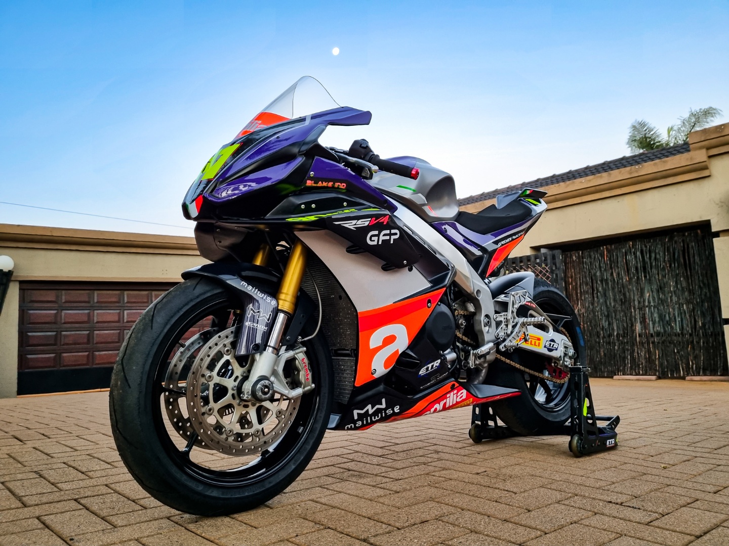 Aprilia Rsv4 Custom